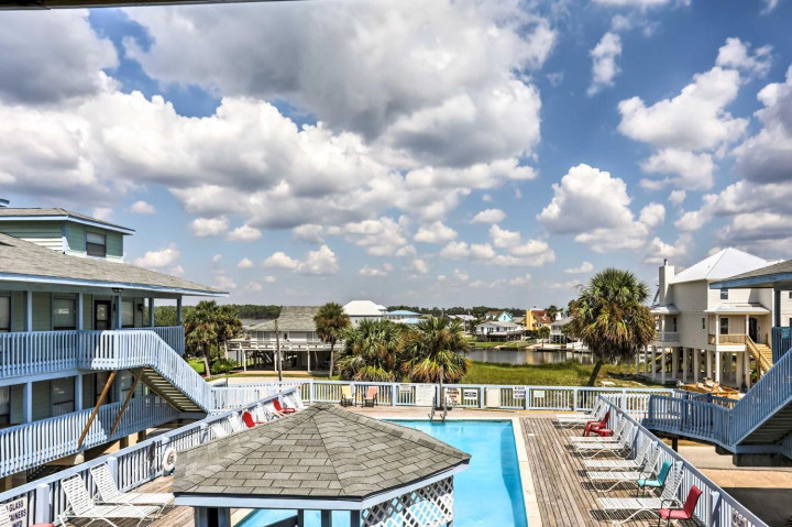 Gulf Shores Condo W/ Pool Access: Steps To Beach! - Alabama