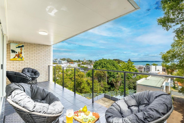 Sunset Towers 8, 25 Donald St - Heart Of Town With Water Views - Salamander Bay