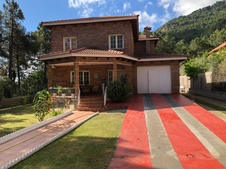 Chalet En El Corazón De La Sierra De Gredos, Pinar De La Atalaya-tiemblo - Cebreros