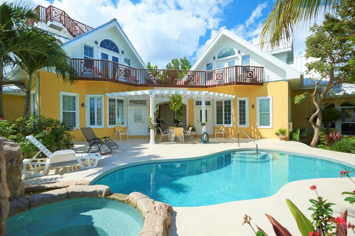 Shangri-la Boutique Bed & Breakfast - West Bay