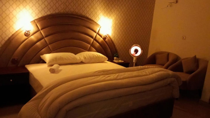 Royalz Hotel - Lahore