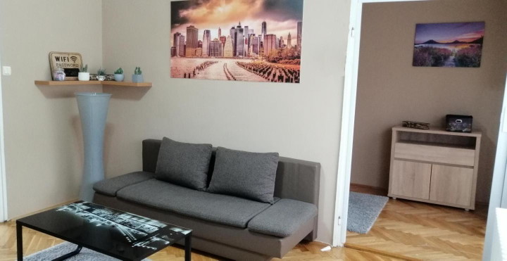 Startpont Apartman - 佩奇