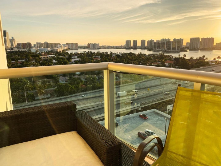 Sunny Isles Condo Resort 14th Floor Intracoastal View!! - Davie, FL