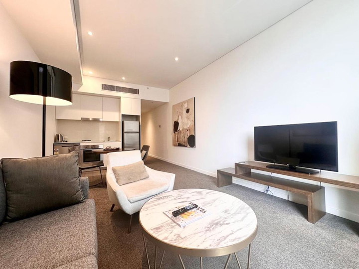 Chatswood Walk To Train Station Shopping Center - Strathfield