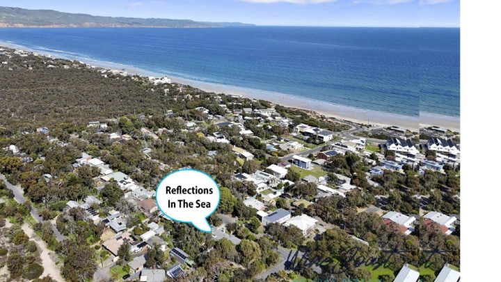 Reflections In The Sea By Wine Coast Holidays - McLaren Vale