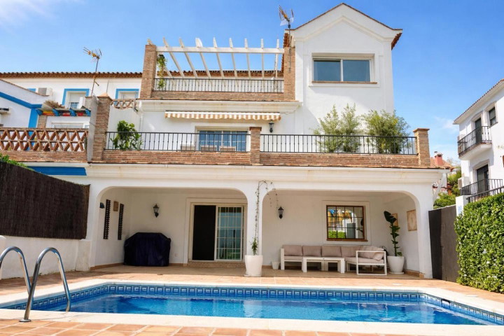 Large Family Townhouse With Private Pool In Benahavis Village - Costa del Sol
