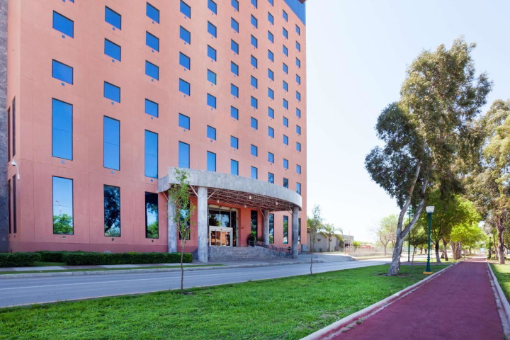 Best Western Plus Nuevo Laredo Inn & Suites - Laredo, TX