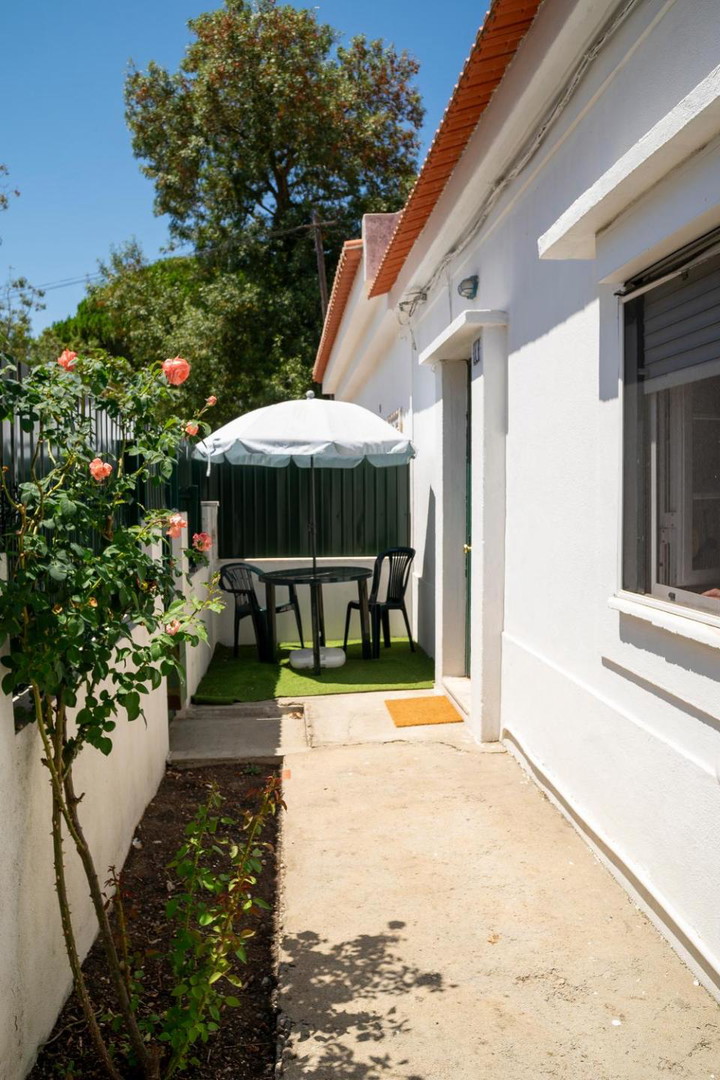 Front House - Amora
