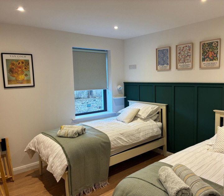 Clare Escape - Modern Town Centre Apartment, 2 Mins To Shops & Restaurants, Short Walk To Beach - Ballycastle