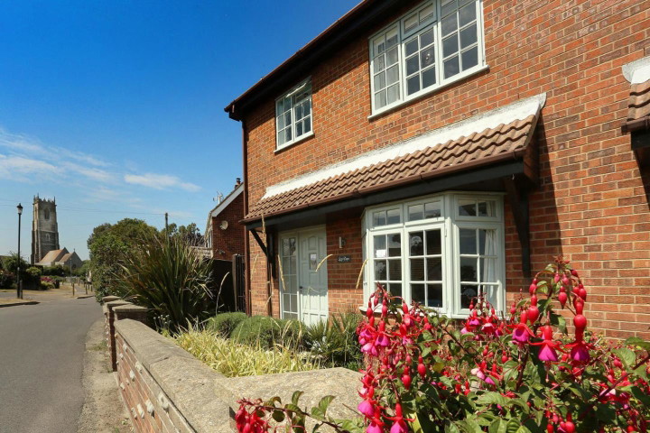 Lazy Days Cottage - Winterton-on-Sea