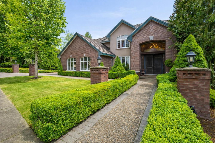Hampton Luxe House - Coquitlam