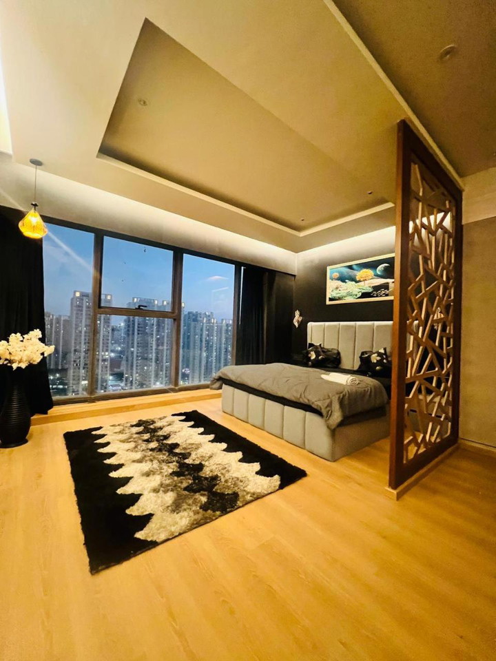 Black Themed Suite With Panoramic Glass Wall - Noida