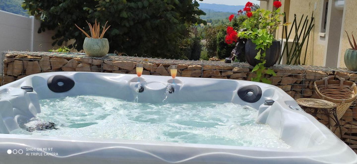 Campagne Et Jacuzzi ... C'est Cosy Le Bumble Bee ! - Bourgoin-Jallieu