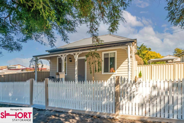 Bright, Cosy Cottage Central To Town - Cbd - Orange