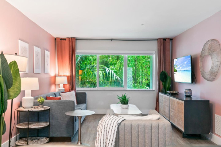 King Suite, Private Beach Path, Pool & Hot Tub - Boca Raton, FL