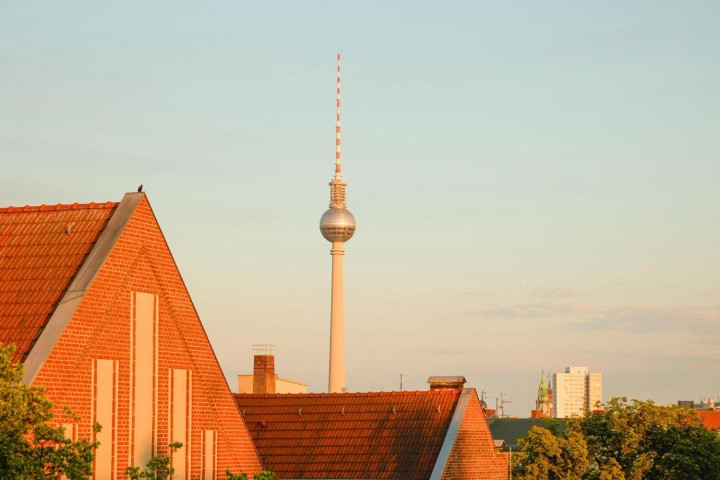 1a-lage, 2 Gästezimmer Mit Privatbad & Balkon -- Super Central, 2 Guestrooms With Private Bathroom & Balcony In Shared Loft Appartement - Berlín