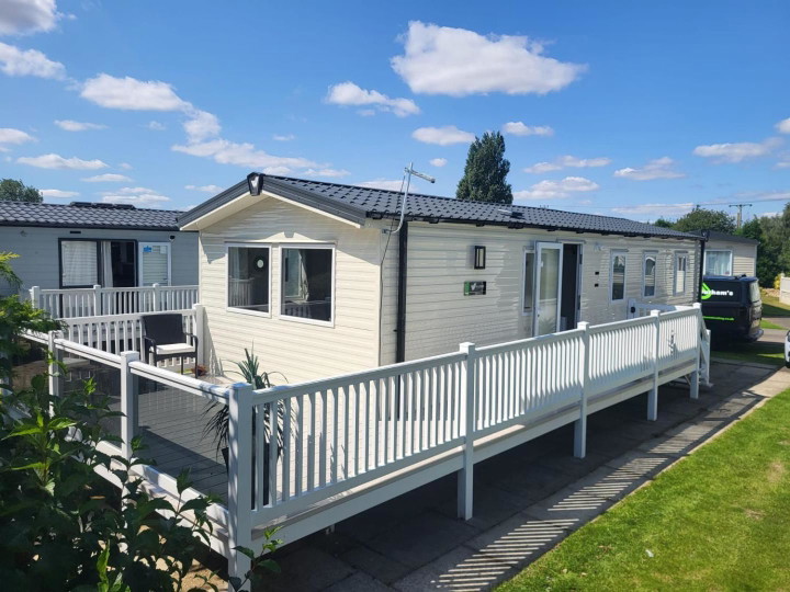 Parkdean Southview Vintage 33 8 Berth 3 Bed Caravan Glassed Front Veranda On Site Pool - Skegness