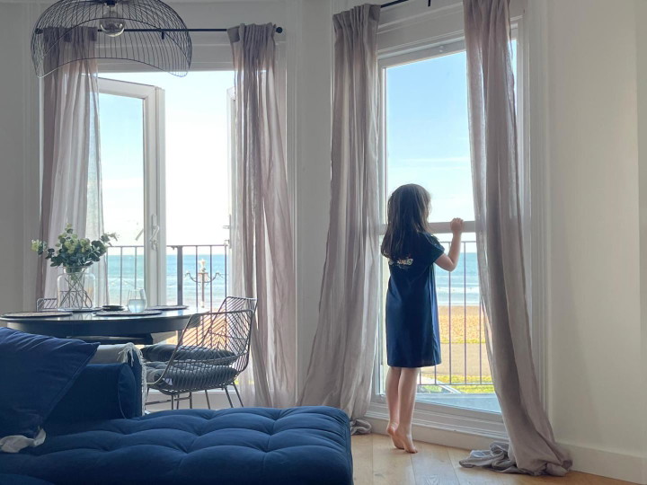 Seaview Flat With Balcony, Spacious 2 Bedroom - ステイング