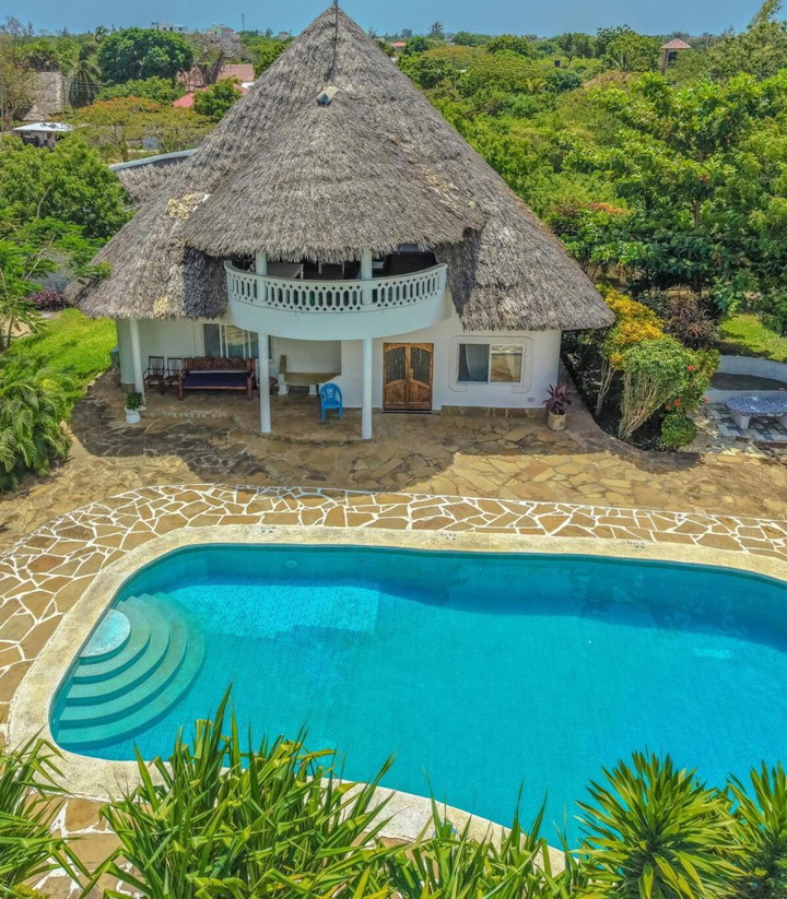 Nature's Villa, Spacious Bedrooms All Ensuite - Diani Beach