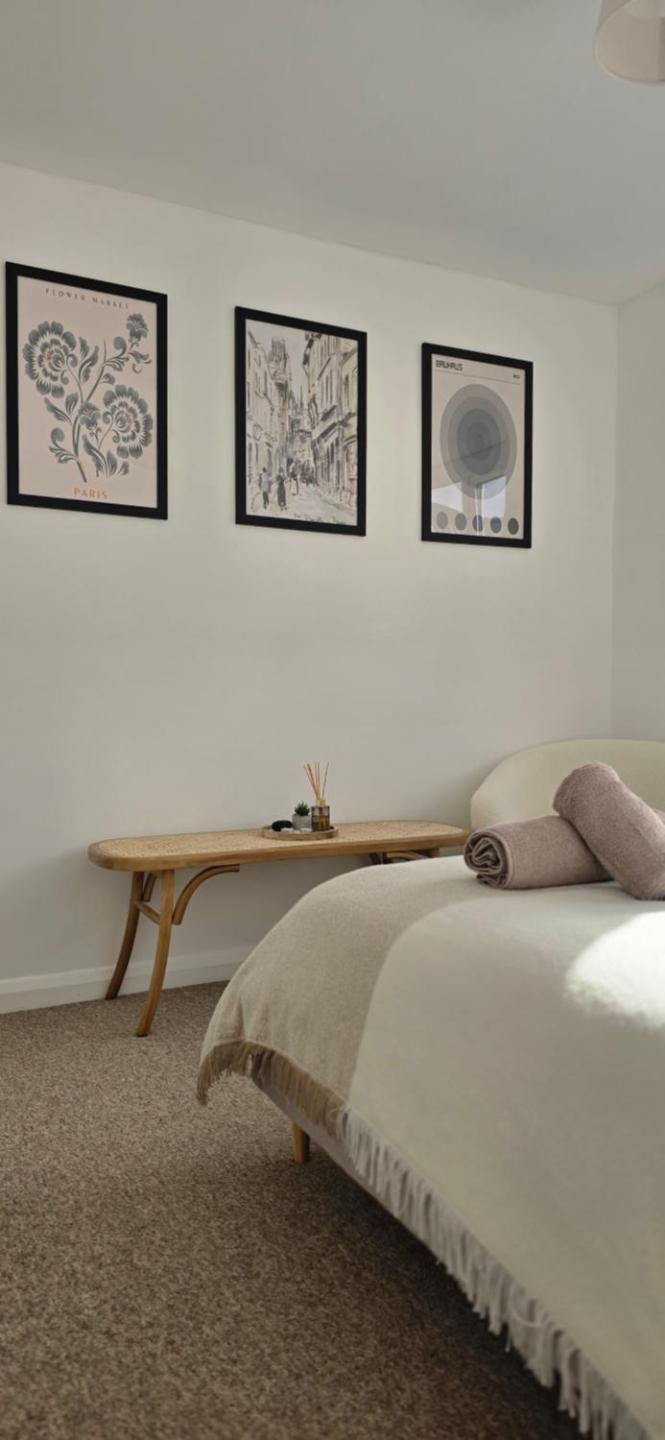 Quiet Cozy Salisbury City Centre 2-bedroom Serviced Accommodation-apartment-detached House - Tirgo Collection - Wiltshire