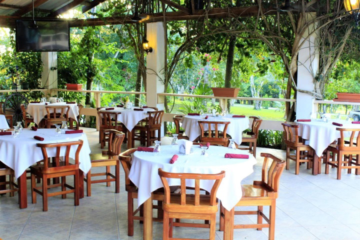 The Log Cab-inn - Belize