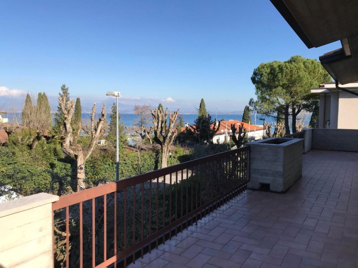 Casa Mary Tre - Attico Con Terrazza A 2 Passi Dal Lago - Sirmione