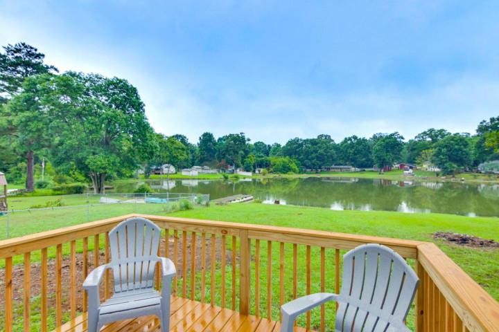 Cedar Pines Lake Views! Charming Waterfront Home - Lancaster, SC