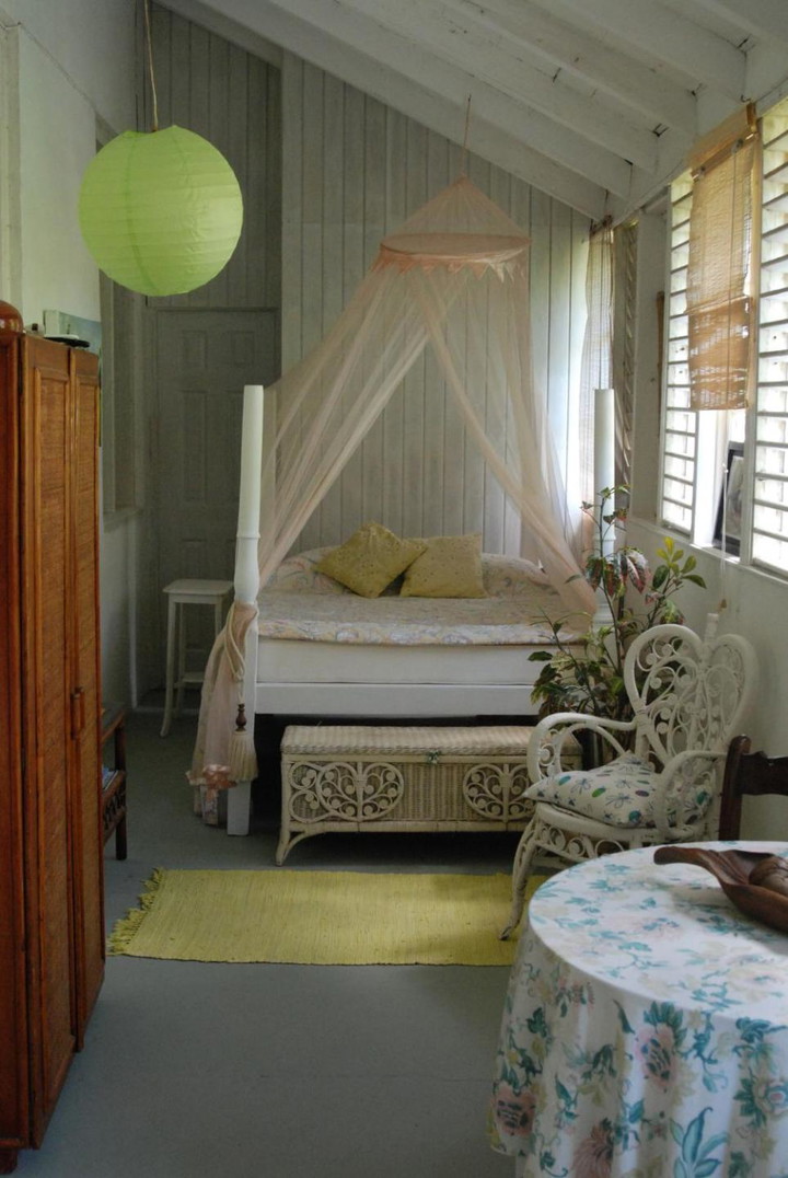 Charming Old World Apartment - Worthing