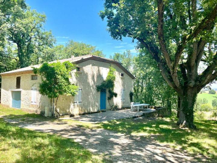 Maison De Campagne Au Calme Dans Un Bois De Chêne - France