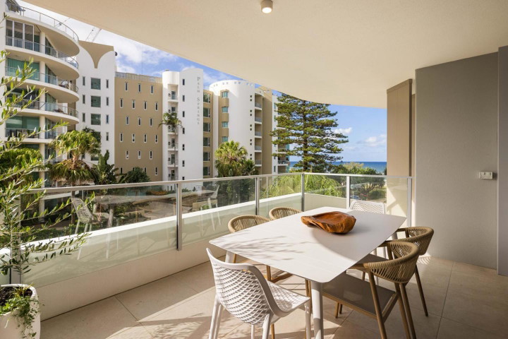 Seaclusion - Luxury Two Bedroom Palm Beach Apartment - Coolangatta