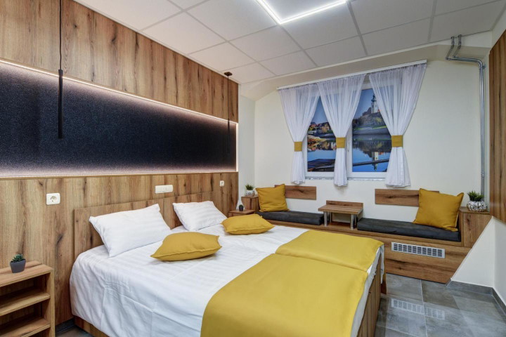Riverside Inn - Dunaparti Luxus Szuterén - Győr