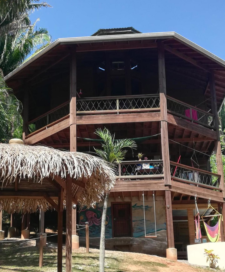 Runaway Pineapple Lodge - Honduras