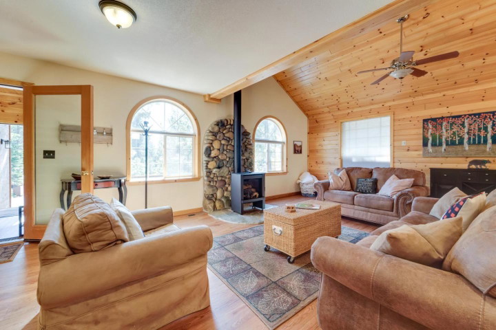 4 Mi To Downhill Ski Resort! Spacious Family Haven - Truckee, CA