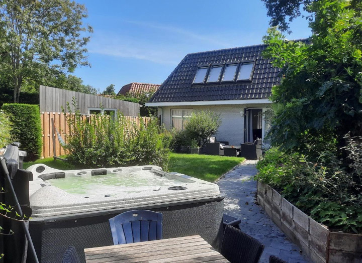 Have A Nice Stay! - Holiday Home De Witte Raaf With Garden And Hottub - Leyde