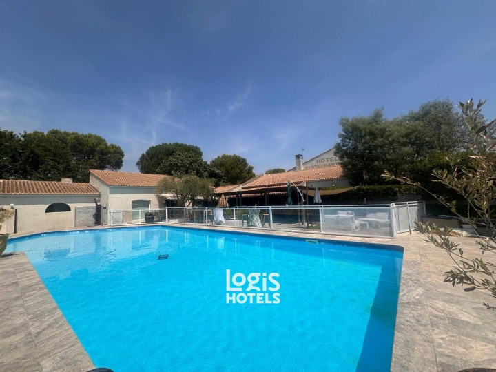 Logis Hôtel Restaurant Les Aubuns - Nimes