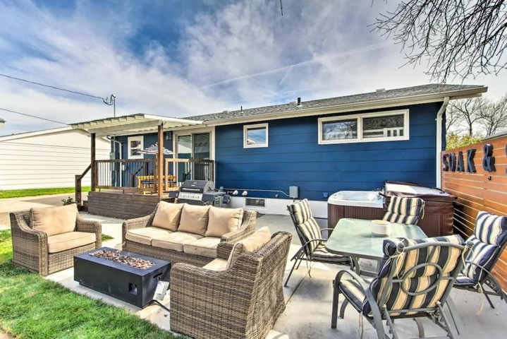 Modern Montana Retreat | Hot Tub + Playset | W & R - Great Falls, MT