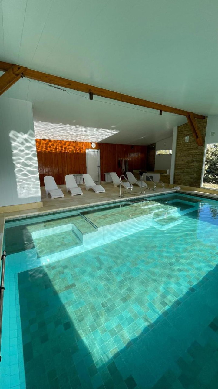 Las Nubes Piscina Interior Y Exterior - El Bolsón