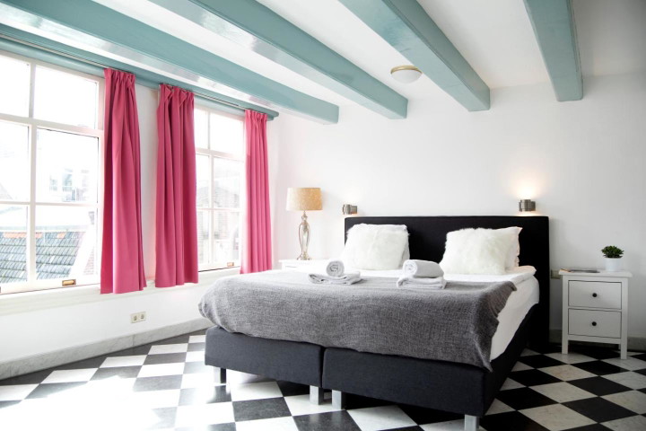 Modern Canal House Loft - City Center - Aalsmeer