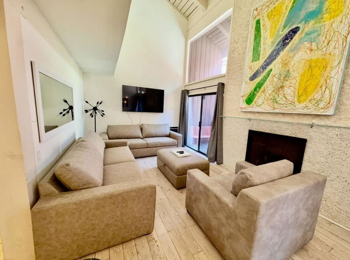 Walk To Canyon Lodge! Ski Back! Modern Space - California