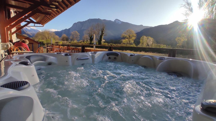 Transhumance & Cie, Auberge, Appartements & Spa - Pyrenees