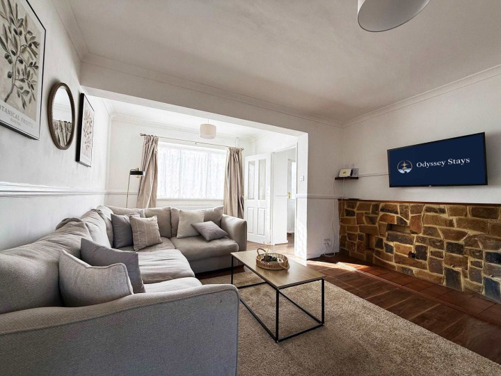 Spacious 3 Bed Near Gatwick, Ideal For Groups - Crawley