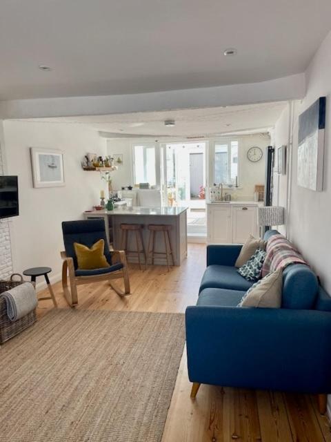 Stylish Townhouse-3 Bed, Sleeps 5 - Pretty Garden - Exeter
