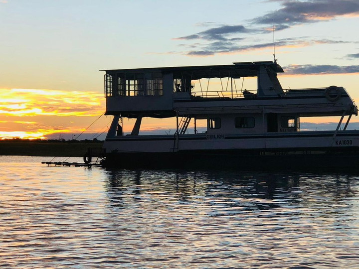 'Lekker' Off Grid Houseboat Escape - Adventure & Serenity On Lake Kariba - Zimbabwe