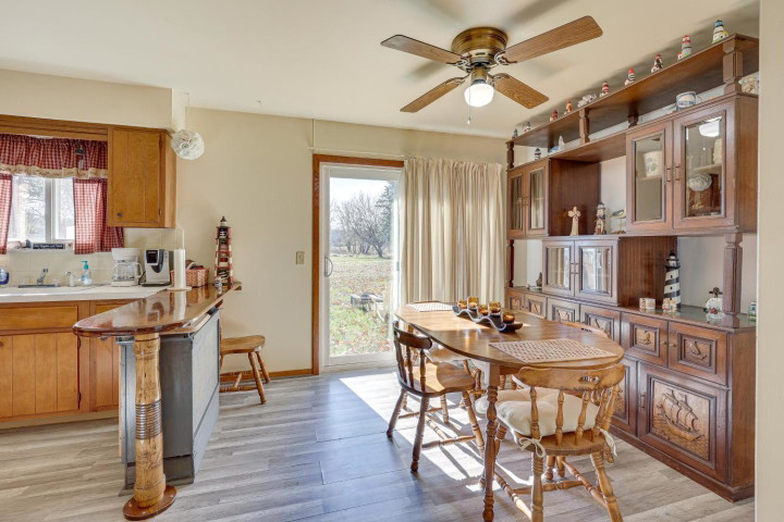 Family-friendly Home W/ Fire Pit ~ 10 Mi To Akron! - Akron, OH