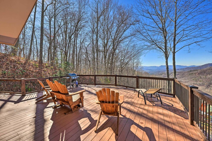 Spacious Franklin Cabin W/ Mountain Views! - Franklin, NC
