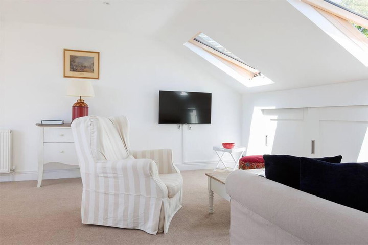 Spacious 3 Bedroom Flat With Terrace - London, UK