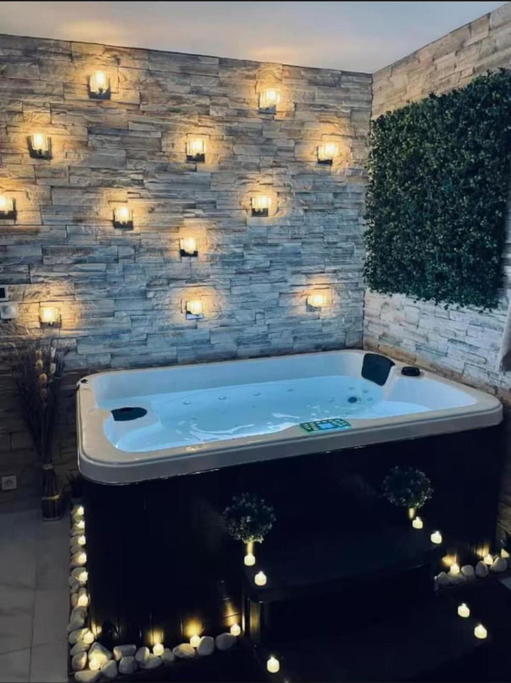 By Neptune - Appartement Rustique Jacuzzi - Romainville