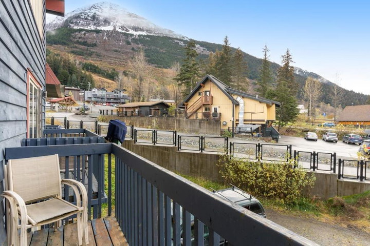 Slopeside Girdwood Condo With Mountain Views And A Fireplace - 앵커리지