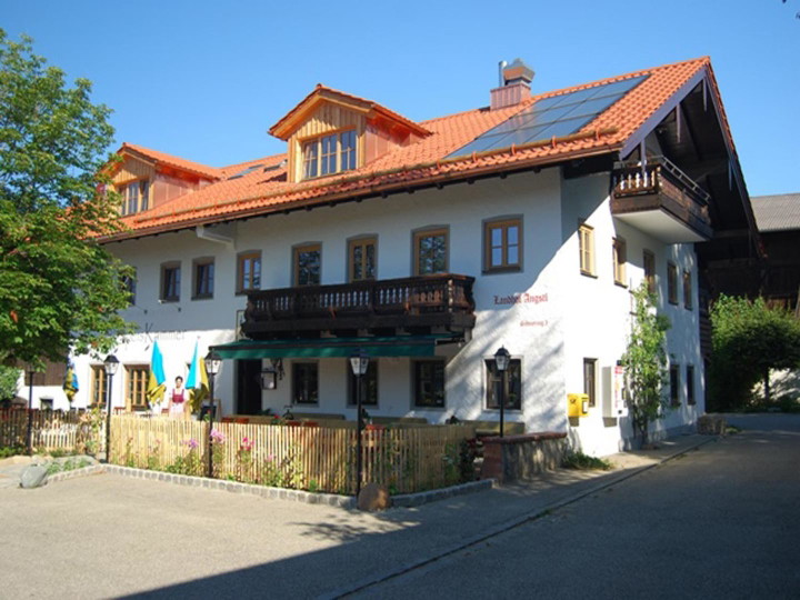 Landhof Angstl - Hochwertig Wohnen Mit Geschichte - Chiemsee