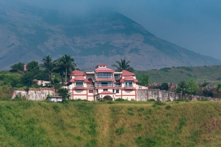 Vista Dazzle By Veo, Stayvista - 6bhk Pet-friendly Villa With Pool Table - Karjat